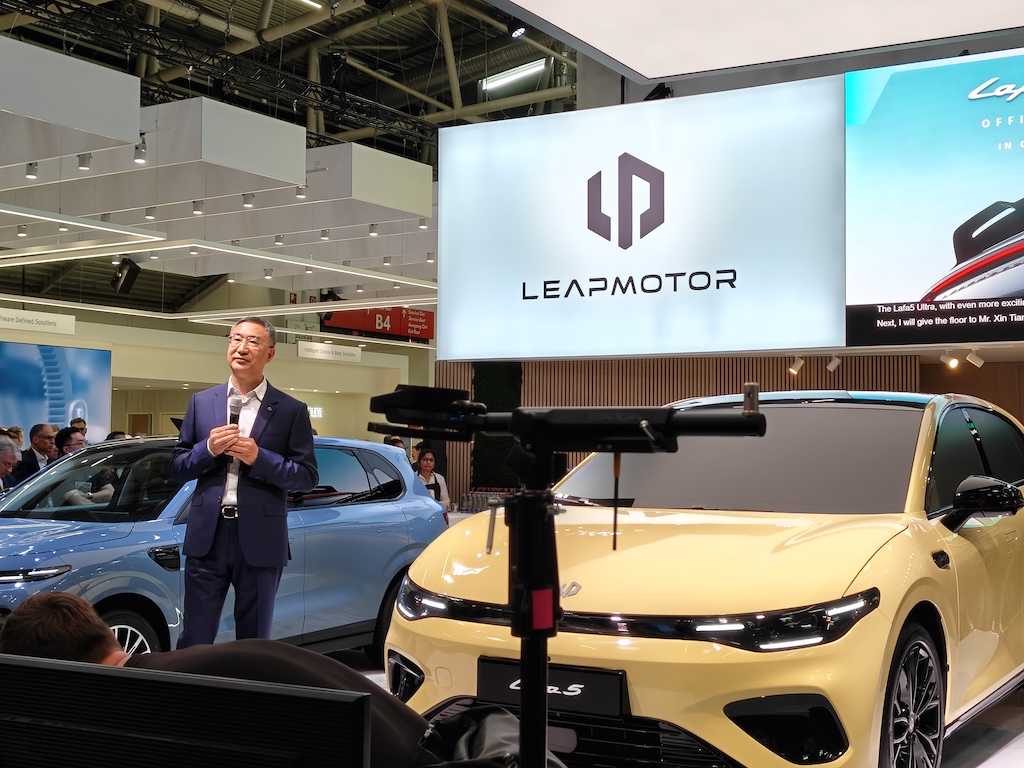 零跑慕尼黑车展曝光新车 Lafa5，主打运动年轻今年 4 季度开售 | 极客公园