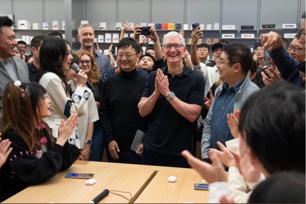 Tim Cook 空降成都太古里，观战王者荣耀赛事 | 极客公园