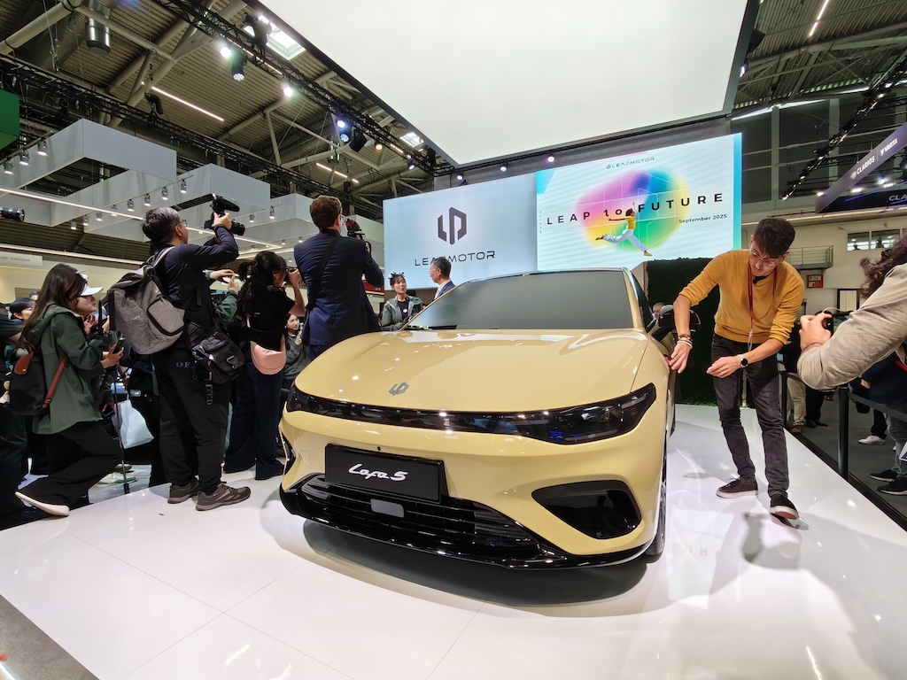 零跑慕尼黑车展曝光新车 Lafa5，主打运动年轻今年 4 季度开售 | 极客公园