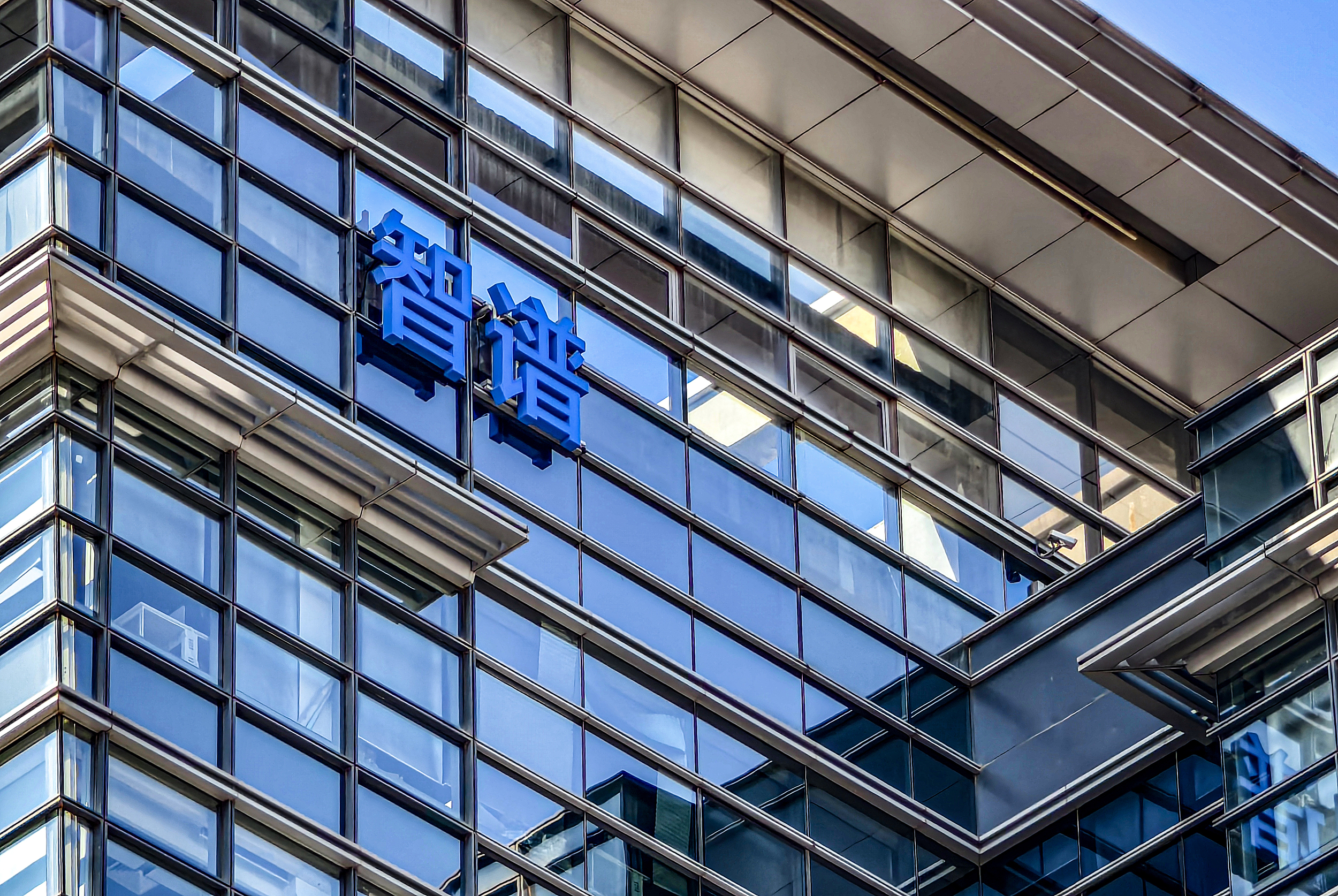 智谱最强代码Coding模型GLM-4.6上线，寒武纪、摩尔线程已适配 | 极客公园