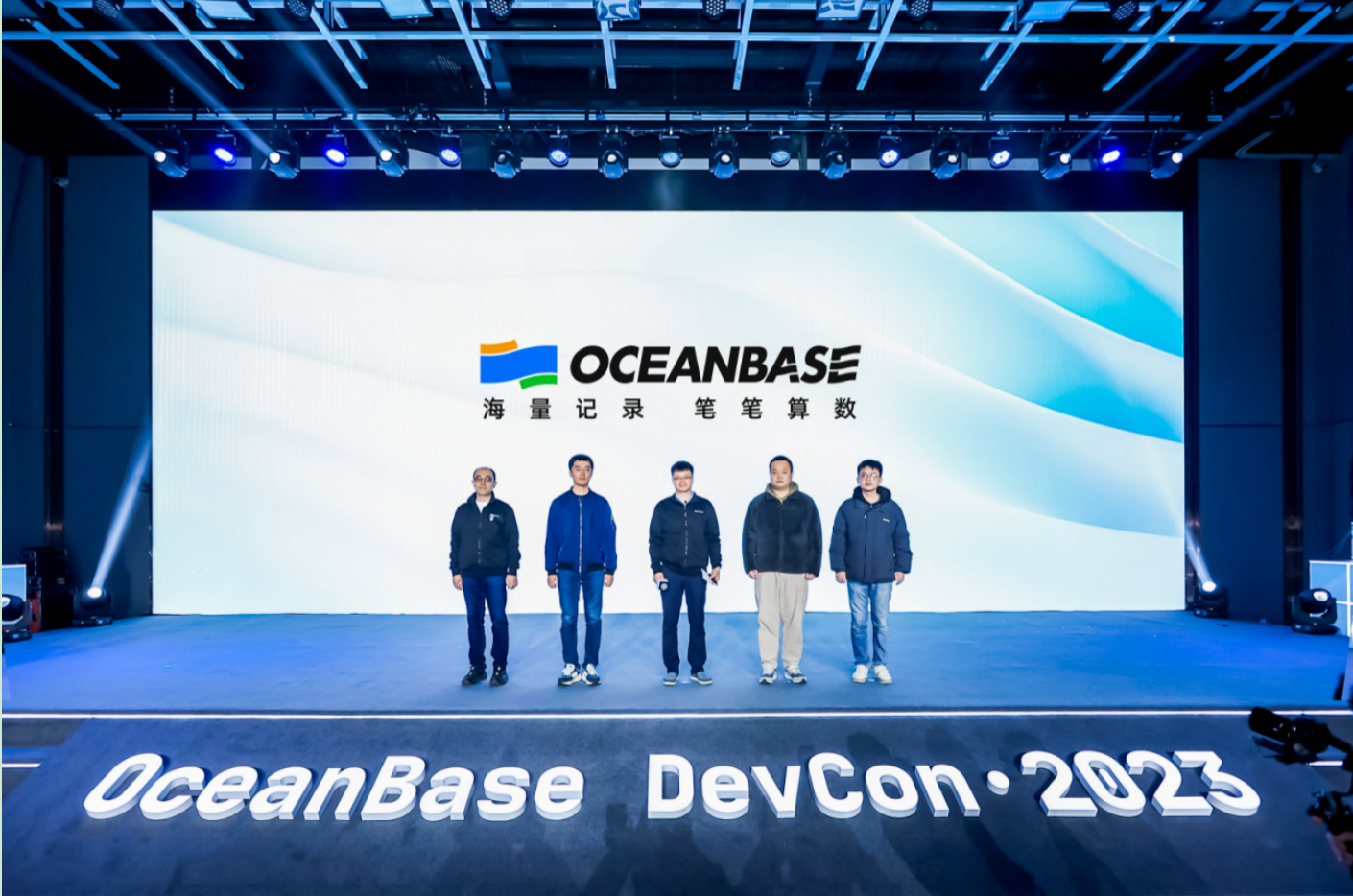 OceanBase CTO杨传辉：持续降低使用门槛，打造开发者友好的分布式数据库 | 极客公园