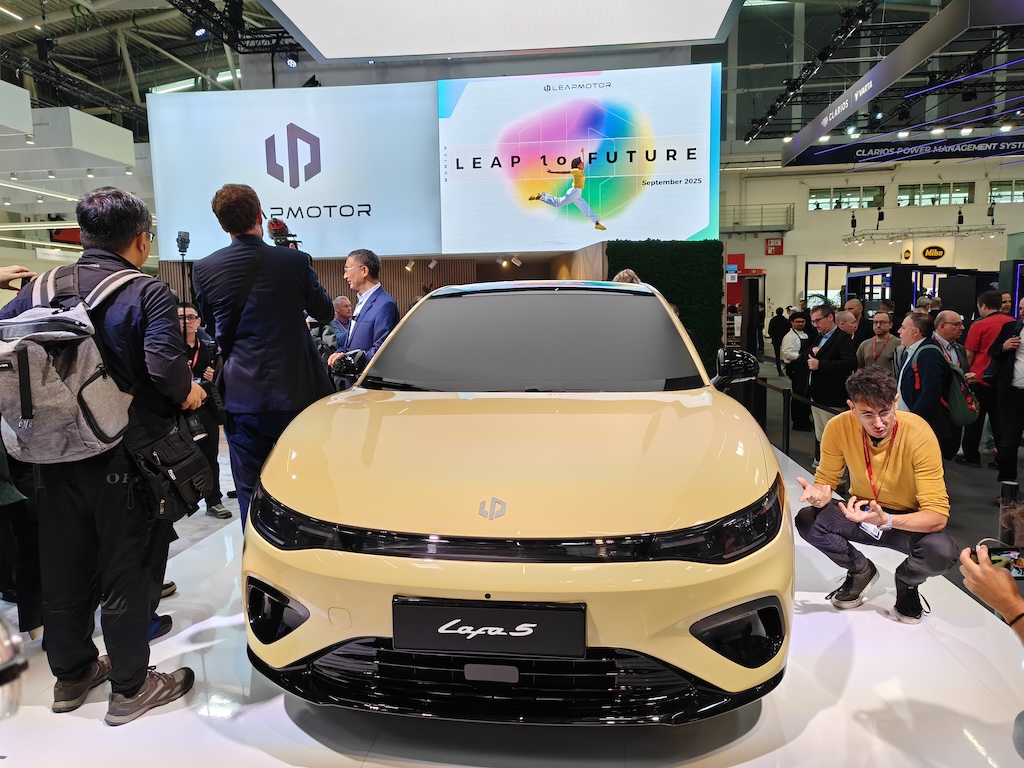 零跑慕尼黑车展曝光新车 Lafa5，主打运动年轻今年 4 季度开售 | 极客公园