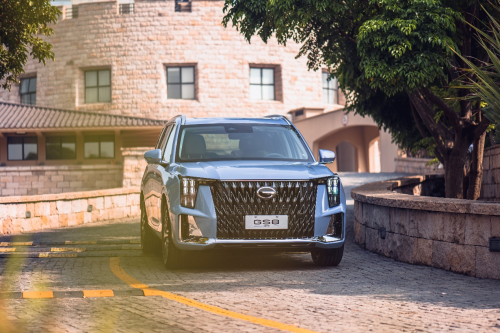 20 万级别中大型 SUV 天花板，广汽传祺 GS8 告诉你答案 | 极客公园