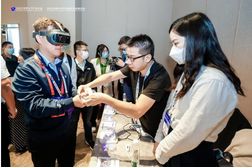 1512PPI、Pancake 光学、双目 VST，TCL VR 一体机首次亮相 | 极客公园